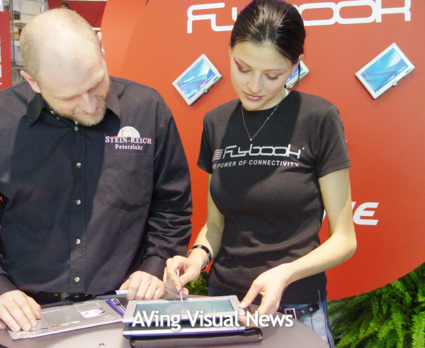 [세빗2005] 디아로그, 다양한 컬러의 서브 노트북 '플라이북'