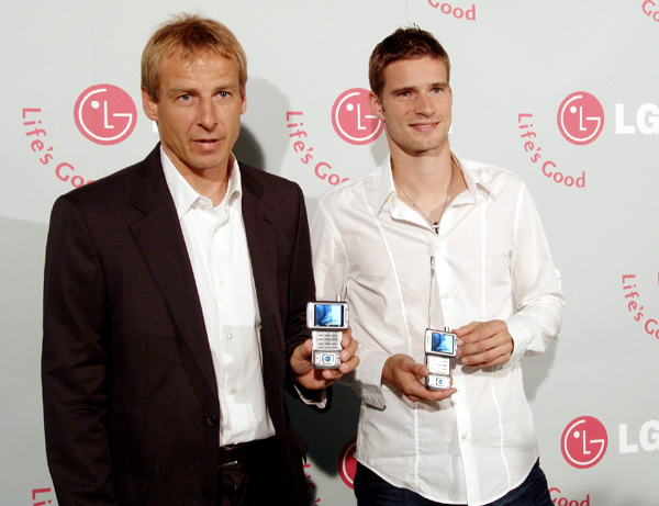 독일 클린스만 감독, LG전자 WCDMA 지상파 DMB폰 시연