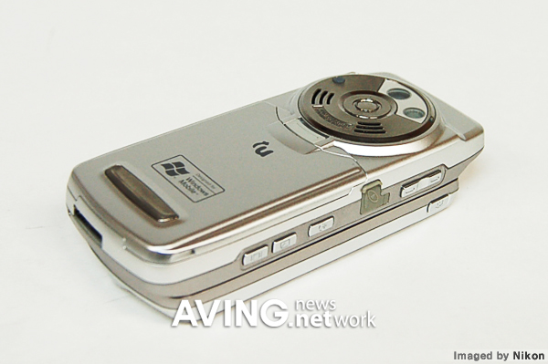 싸이버뱅크, 위성 DMB 수신이 가능한 PDA폰 ‘포즈 B300’