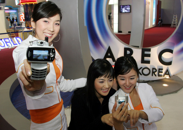 SK텔레콤, HSDPA 등 신기술 이동통신 기술 선보여