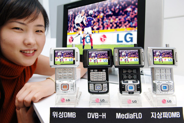 LG전자, 세계 최초로 DVB-H폰과 Media FLO폰 동시 개발