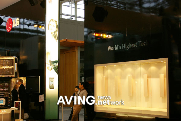 [Hall 26]CeBIT 2006 글로벌 기업 전시관 '아직은 공사중'