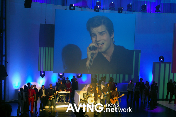 CeBIT 2006 개회식, 열창하는 Patrick Nuo