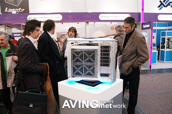 쿨러마스터가 선보인 2006년 신형 케이스