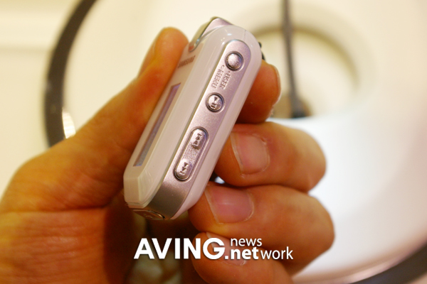 삼성전자, 팬던트 타입 'YP-F1' 후속모델 'YP-F2' 선보여