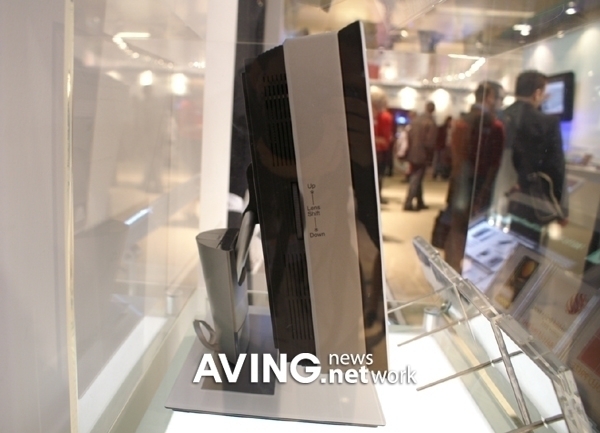 벽걸이형 홈 프로젝터 ‘AN110’ - CeBIT 2006 LG 프로젝터 소개 (1)