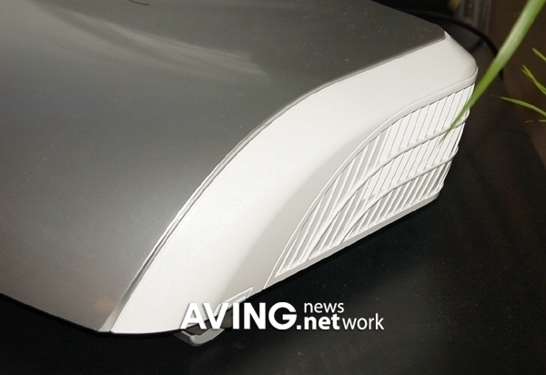 하이엔드급 데이터 프로젝터 ‘EP910’ - CeBIT 2006 OPTOMA 프로젝터 소개 (1)