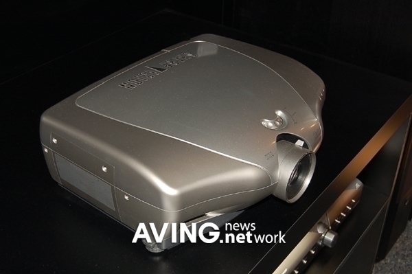 Full HD 지원하는 하이엔드급 홈시어터 프로젝터 - CeBIT 2006 Sharp 프로젝터 소개(3)