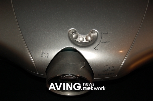 Full HD 지원하는 하이엔드급 홈시어터 프로젝터 - CeBIT 2006 Sharp 프로젝터 소개(3)