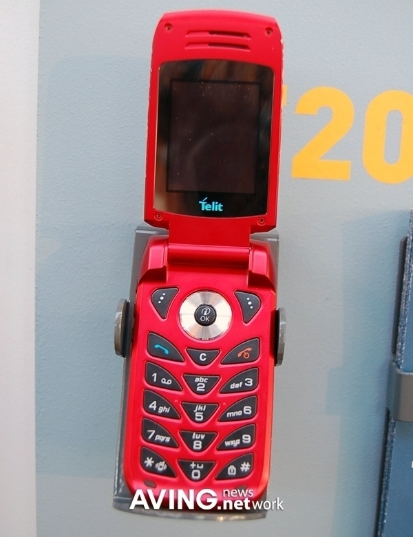[이태리휴대폰] 강렬한 붉은 색상의 슬림폰 'Telit T200' - Telit 휴대폰 소개(7)
