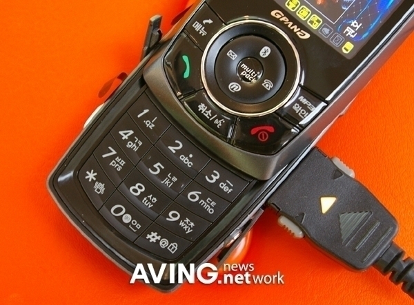 3D게임과 위성DMB까지 지원하는 게임폰 ‘SPH-B3200’