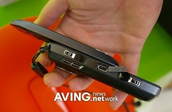 3D게임과 위성DMB까지 지원하는 게임폰 ‘SPH-B3200’