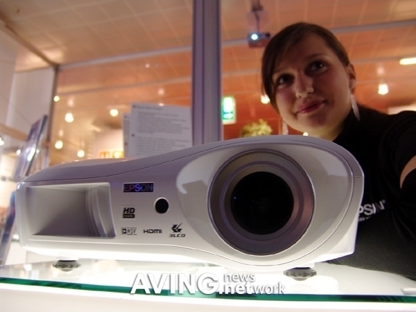 HD급 해상도를 지원하는 홈시어터 프로젝터- CeBIT 2006 Epson 프로젝터 소개(2)