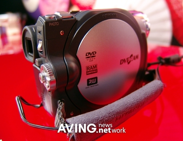 히타치, 16:9 와이드 및 광각 촬영이 가능한 'DZ-BX35'