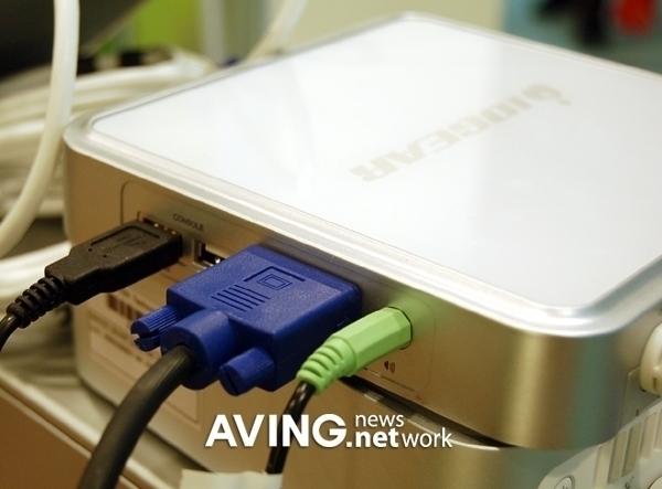 미니맥 스타일의 USB KVM 스위치