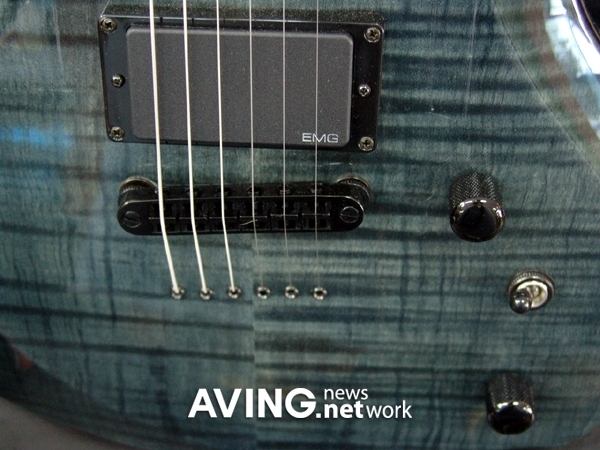 ESP 30주년 기념 모델, 'F-400FM'