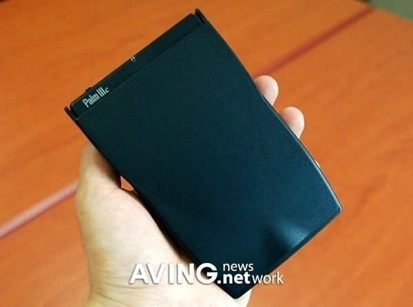 Palm의 첫번째 컬러 PDA, 'Palm IIIc'