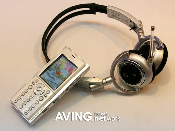 스카이의 바타입 쥬크박스폰 'IM-U130'