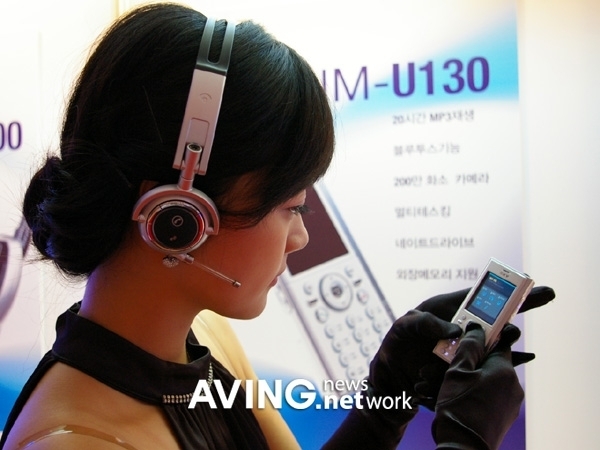 스카이의 바타입 쥬크박스폰 'IM-U130'