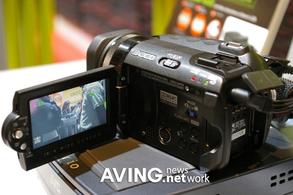 JVC, 3CCD 하드디스크 캠코더 출시