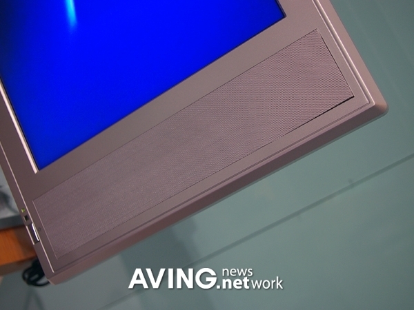 DIGITREX, 15인치 TFT LCD패널 선보여