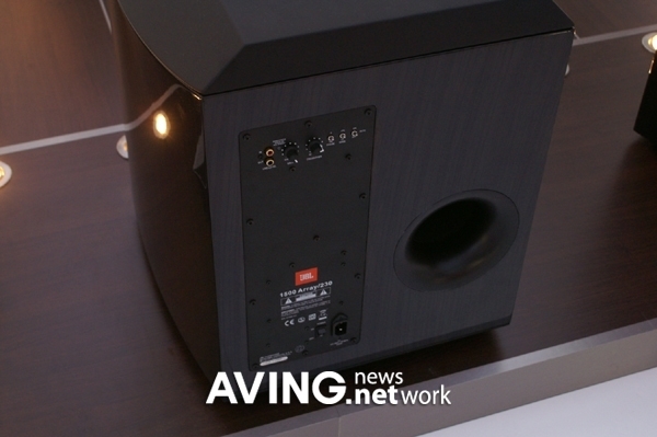 JBL, IFA 2006에서 선보인 서브우퍼 Array 1500