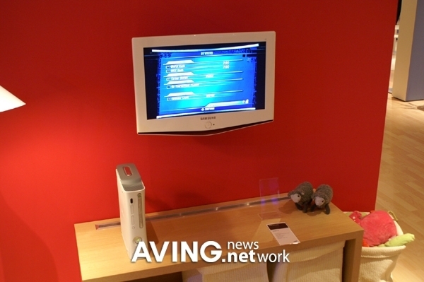 깜찍한 사이즈의 23인치 와이드 LCD TV