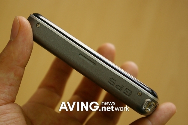 GPS와 DMB 내장하고도 두께가 18mm!!