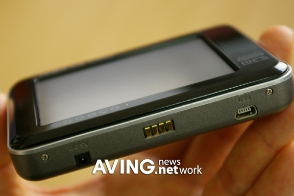 GPS와 DMB 내장하고도 두께가 18mm!!