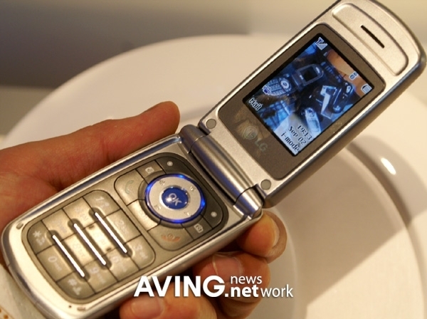 블루투스 기능 있는 VGA 카메라폰, 'KG245'