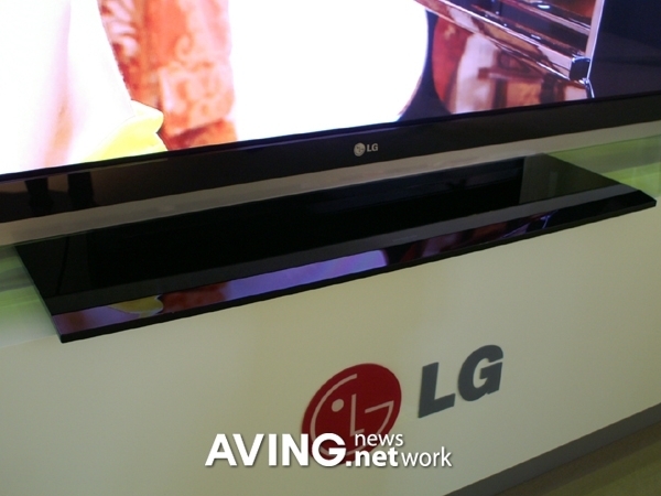 LG, Full HD급 102인치 플라즈마 TV