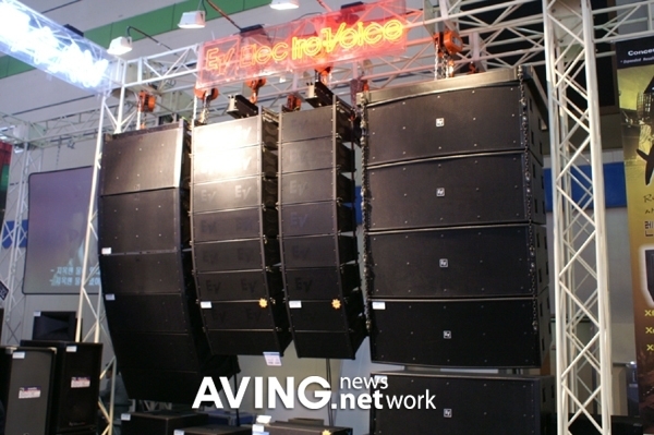 특수AV, 신형 라인어레이 스피커 ‘XLC-127DVX’ 기술공개