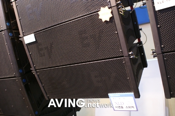 특수AV, 신형 라인어레이 스피커 ‘XLC-127DVX’ 기술공개