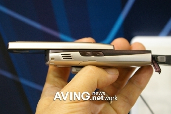 삼성전자, HSDPA폰 SPH-W2100 선보여