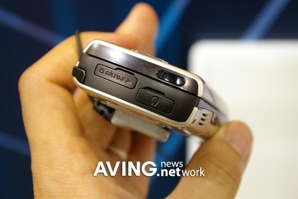 삼성전자, HSDPA폰 SPH-W2100 선보여