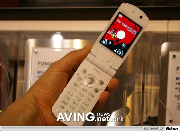 파나소닉, 커스텀 재킷에 따라 LED 색깔이 달라지는 'P902iS'