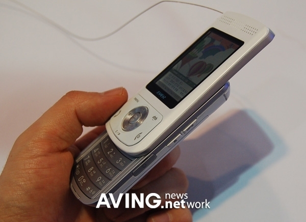 KTFT의 지상파 DMB폰 'EV-KD350'