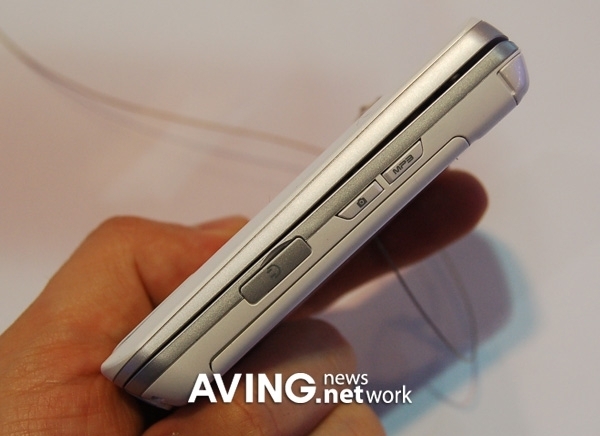 KTFT의 지상파 DMB폰 'EV-KD350'