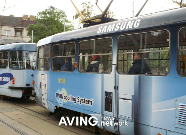 SAMSUNG in Prague tram