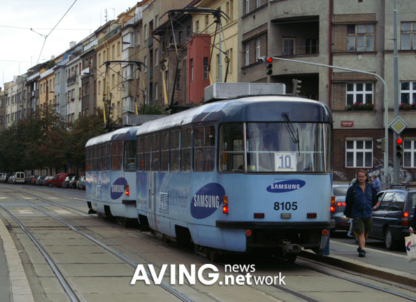 SAMSUNG in Prague tram