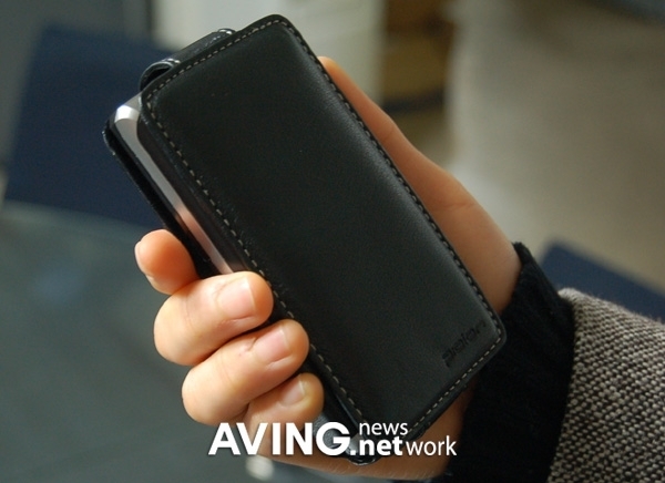 가죽 케이스를 입은 DMB PDA, PIDION 'BM-300'