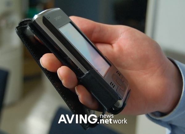 가죽 케이스를 입은 DMB PDA, PIDION 'BM-300'