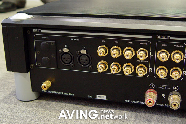 하이파이 스피커의 든든한 지원자 인티앰프 'mbl 7008'