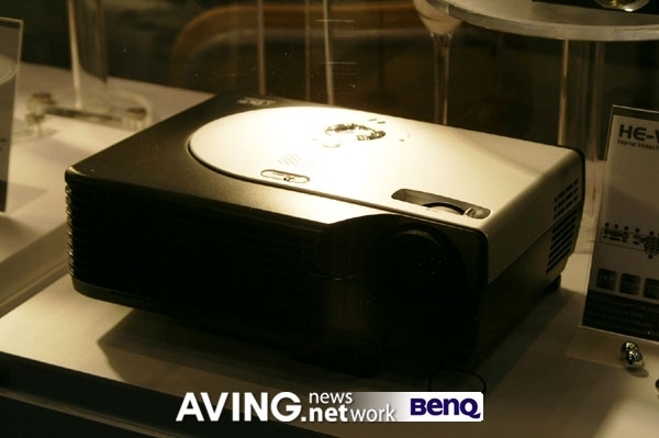 프리미어, 2007 CES에서 선보인 'HE-W721'