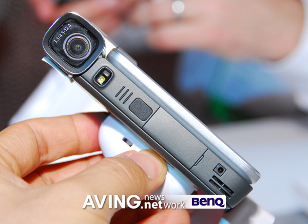 노키아 CES 2007 휴대폰 소개(2) - 뛰어난 멀티미디어 기능과 연결성을 자랑하는 'N93'