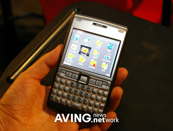 [3GSM-노키아] 노키아 'E시리즈' 소개(3) - 편리한 이메일 기능을 제공하는 'E61i'