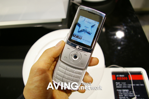 [3GSM-LG] 풀메탈바디의 슬라이드타입 3세대폰 'KE500'