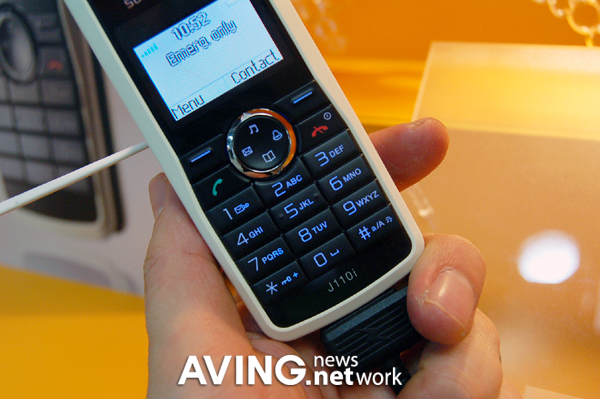 [3GSM-소니에릭슨] 'Talk & Text' 컨셉의 중저가폰 'J110'