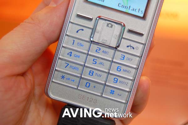 [3GSM-소니에릭슨] 사이버샷폰 소개(3) - 보급형 'K200'