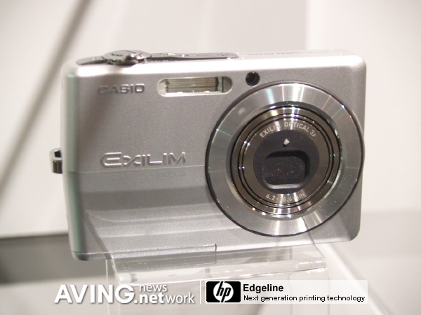 [CeBIT 2007 Visual Focus] Casio digital camera tour(4) - EXILIM Zoom EX ...